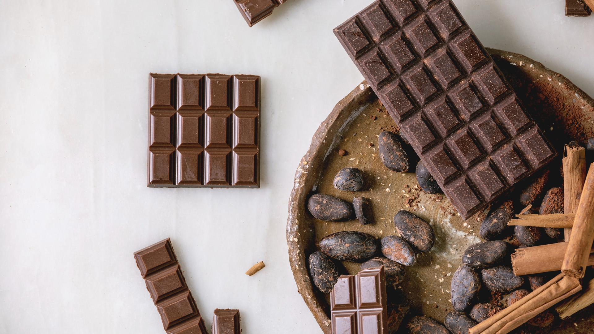 4 Cara Mudah Memasak Cokelat Batangan